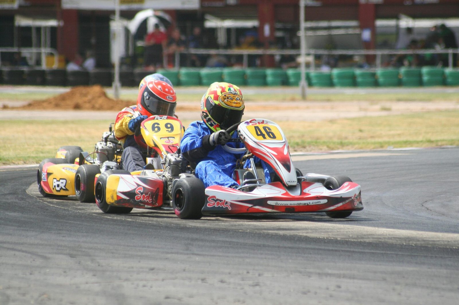 Key Differences Between Go-Karting & Bumper Cars - Aruani Grid